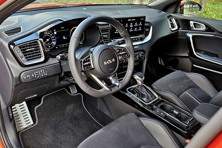 Test Kia Ceed SW 1.5 T-GDI 7DCT (2023) | auto-mania.cz