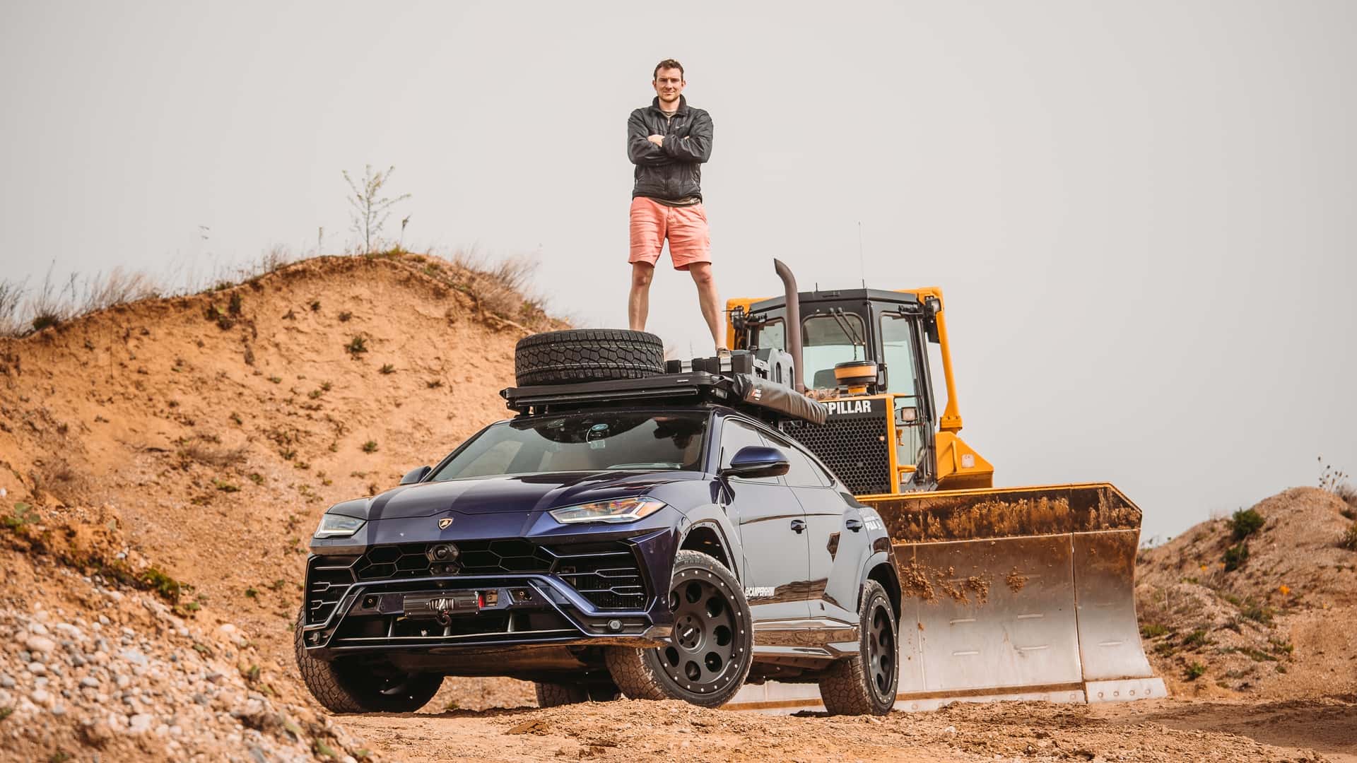 Nechal si Lamborghini Urus přestavět na offroadový speciál. Přestěhoval ...